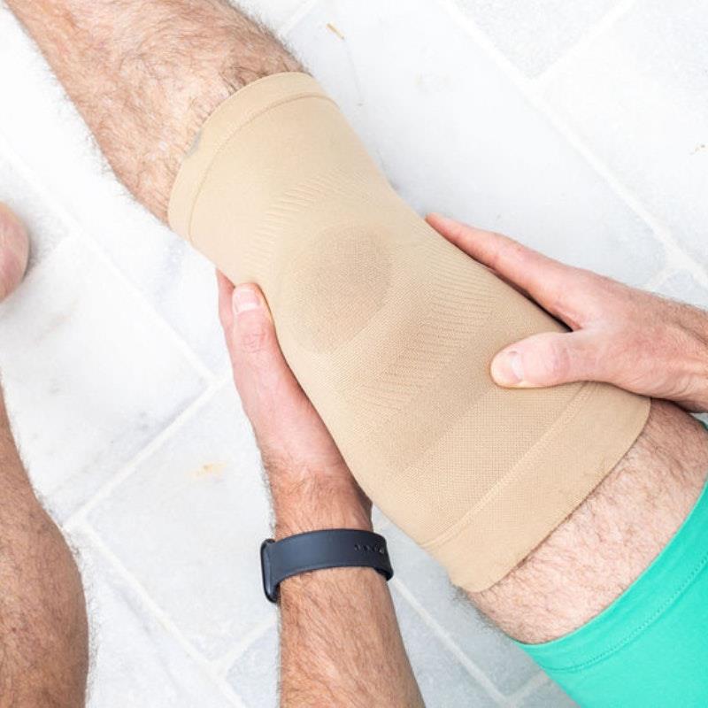 Buy Synxplus Knee Support Sleeve Medium Online at Chemist Warehouse®